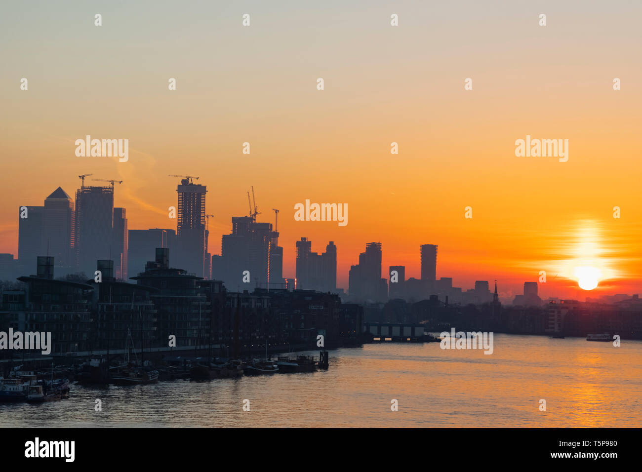 England, London, Dawn Over Docklands and River Thames Stock Photo - Alamy
