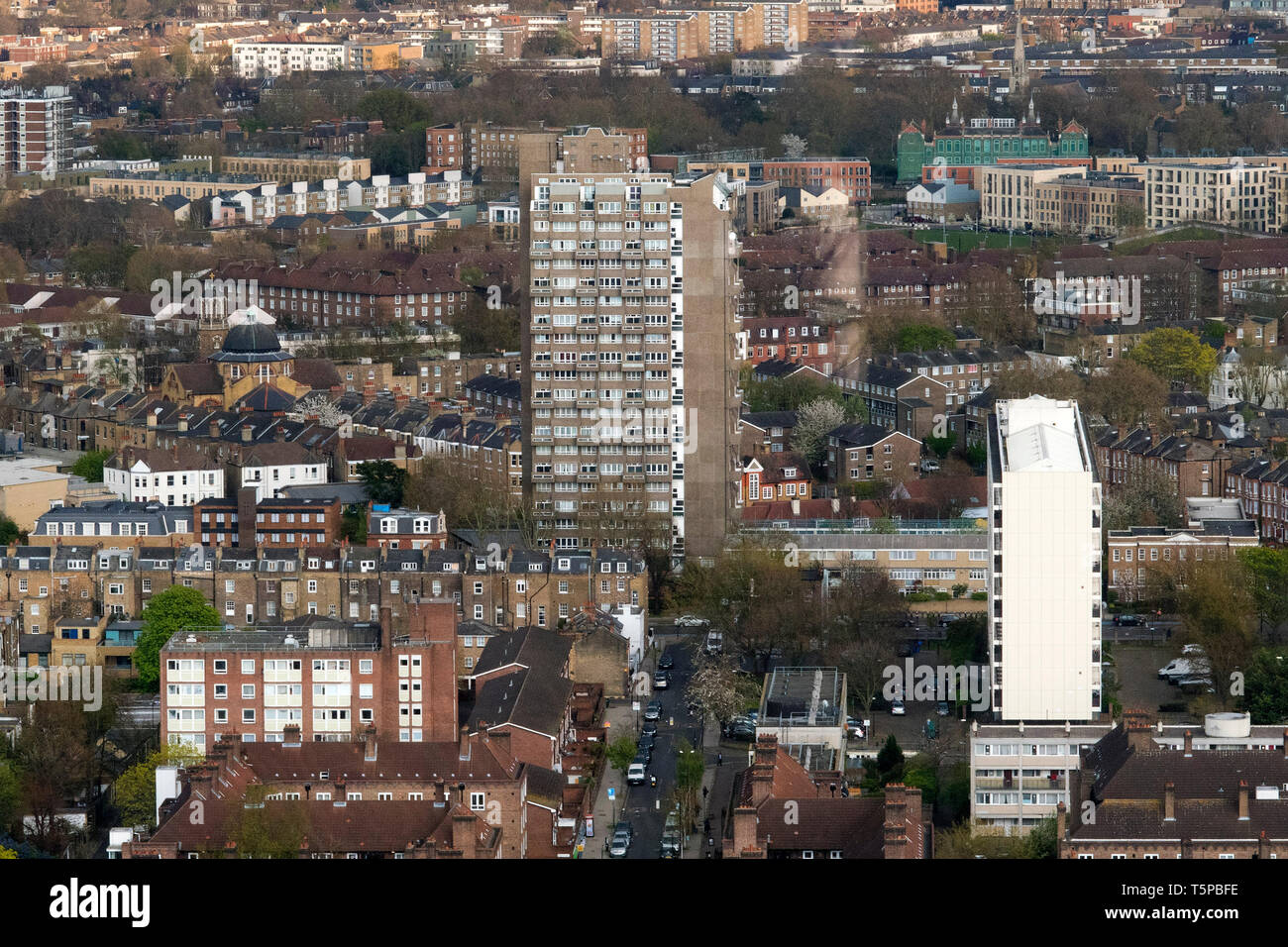 Aerial high rise estate london hi-res stock photography and images - Alamy