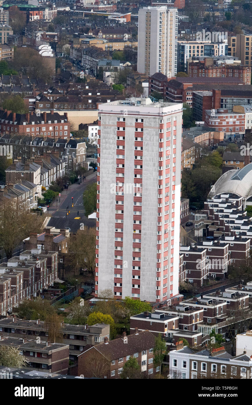 Aerial high rise estate london hi-res stock photography and images - Alamy