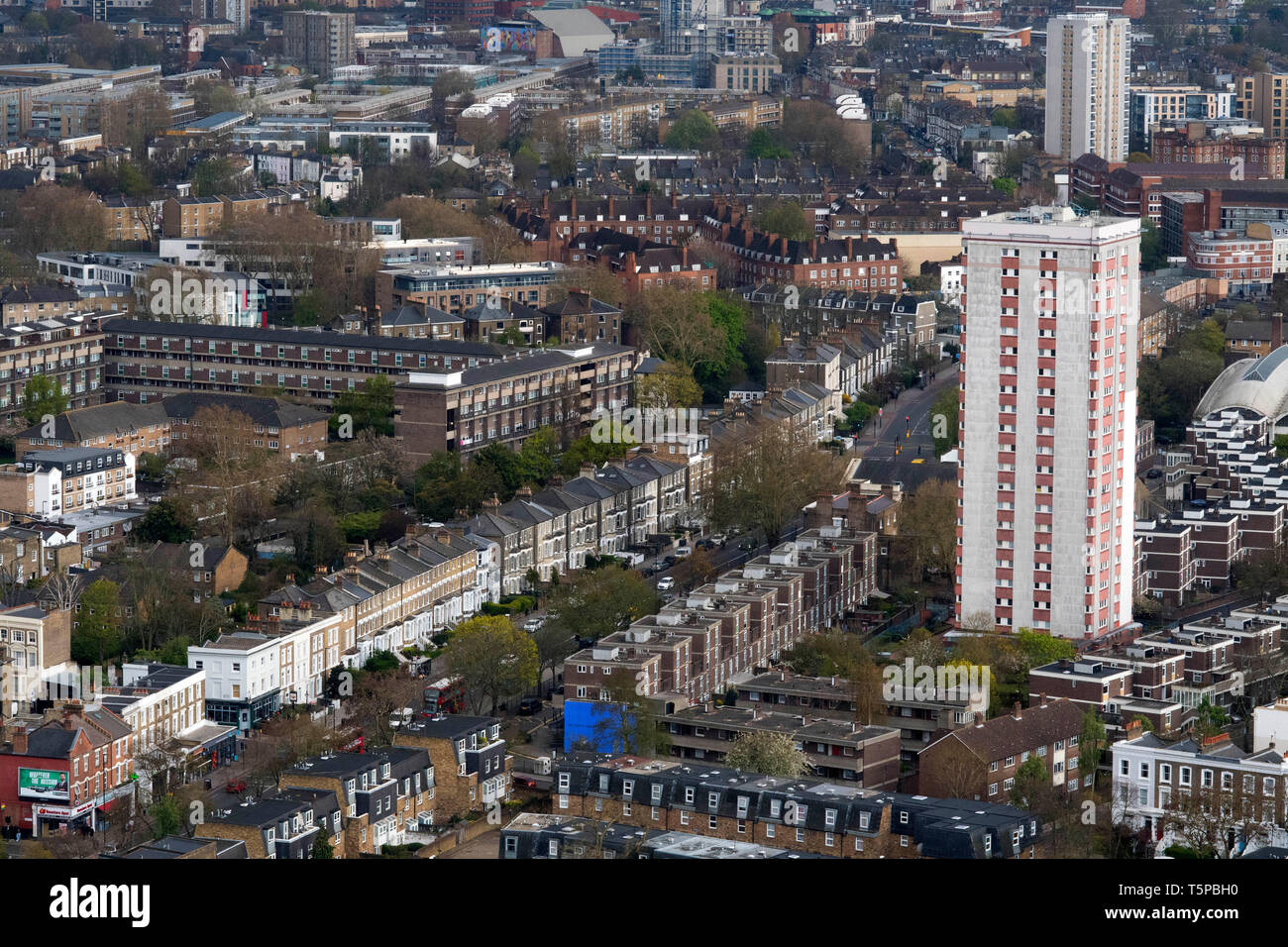 Aerial high rise estate london hi-res stock photography and images - Alamy
