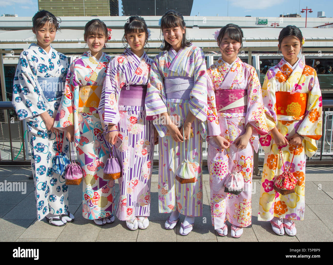 Tokyo group girls hi-res stock photography and images - Alamy