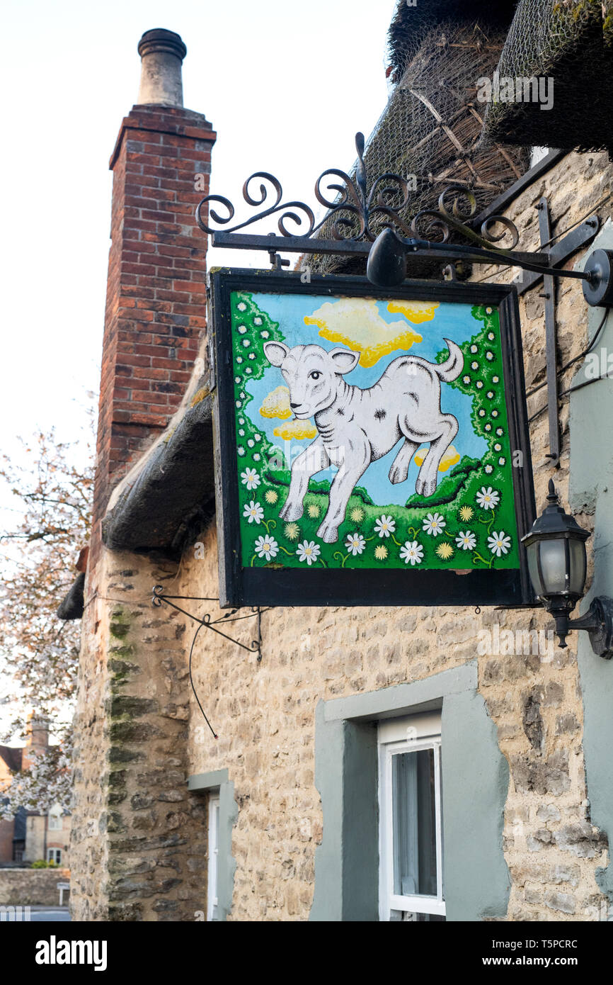 Family pub restaurant hi-res stock photography and images - Alamy