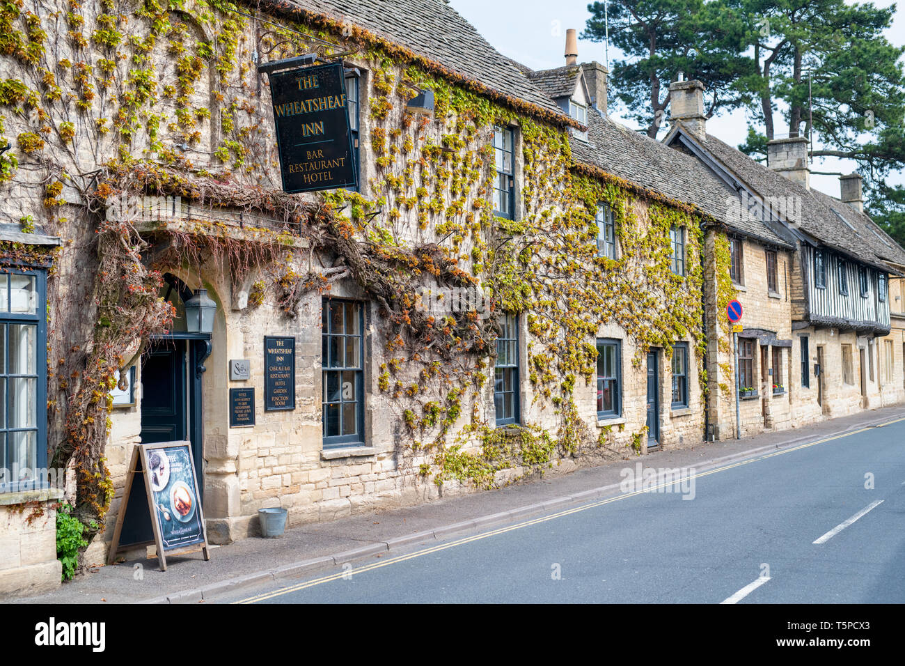 Cotswolds and doors hi-res stock photography and images - Alamy