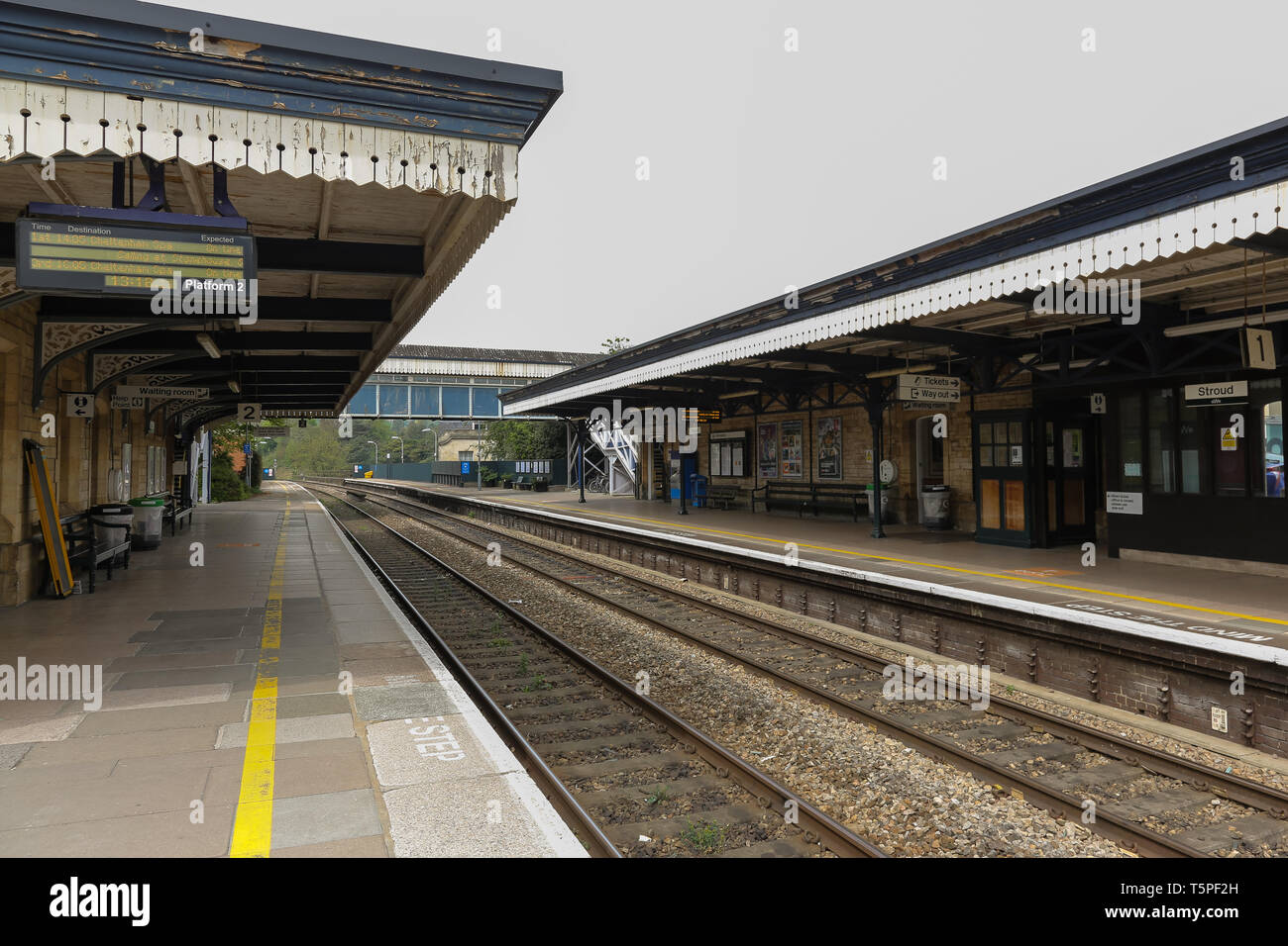 STROUD, ENGLAND - April 23, 2019: Great Western Railway station in the ...