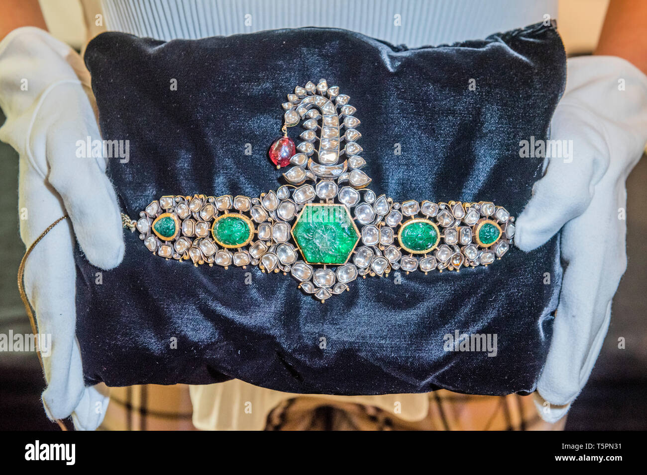 Sarpech hi-res stock photography and images - Alamy