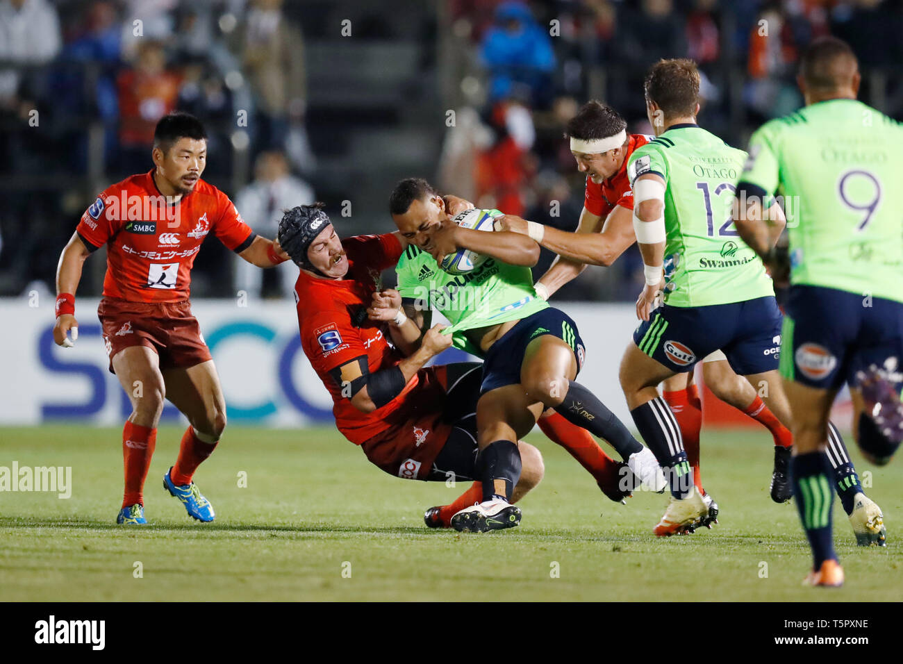 L r luke thompson hi-res stock photography and images - Alamy