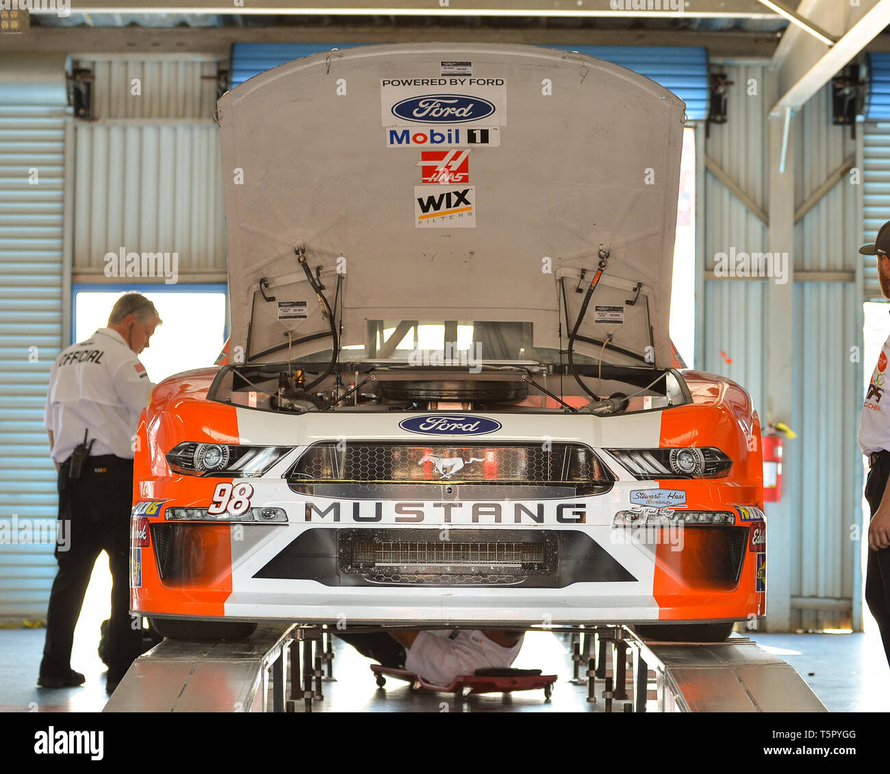 Lincoln, AL, USA. 26th Apr, 2019. The Nutri Chomps/Runnings Ford driven ...