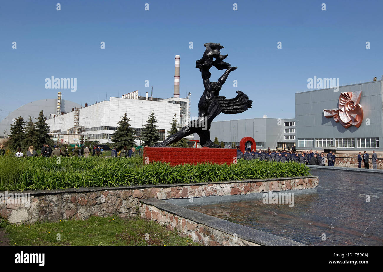 The general view of the New Safe Confinement covering the 4th block of ...