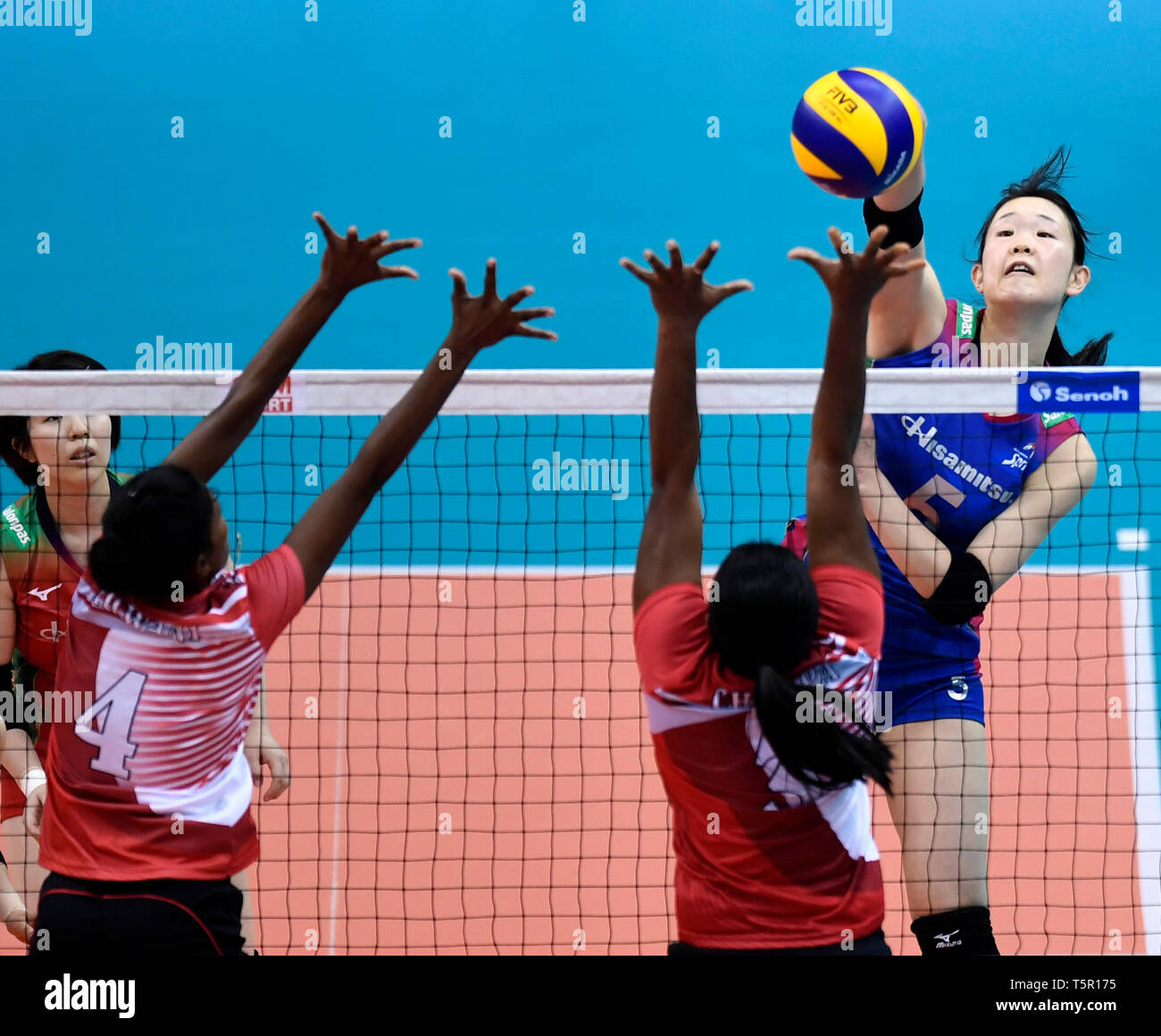 Tianjin. 27th Apr, 2019. Hisamitsu Seiyaku Springs' Kato Hikari (1st R ...