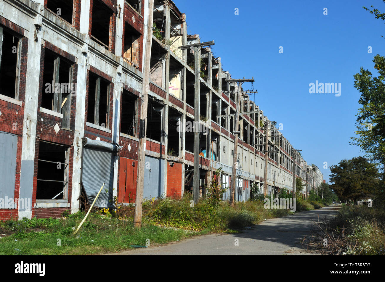 Former packard plant building detroit hi-res stock photography and ...