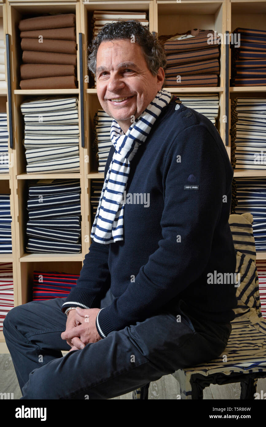 France traditional clothes hi-res stock photography and images - Alamy