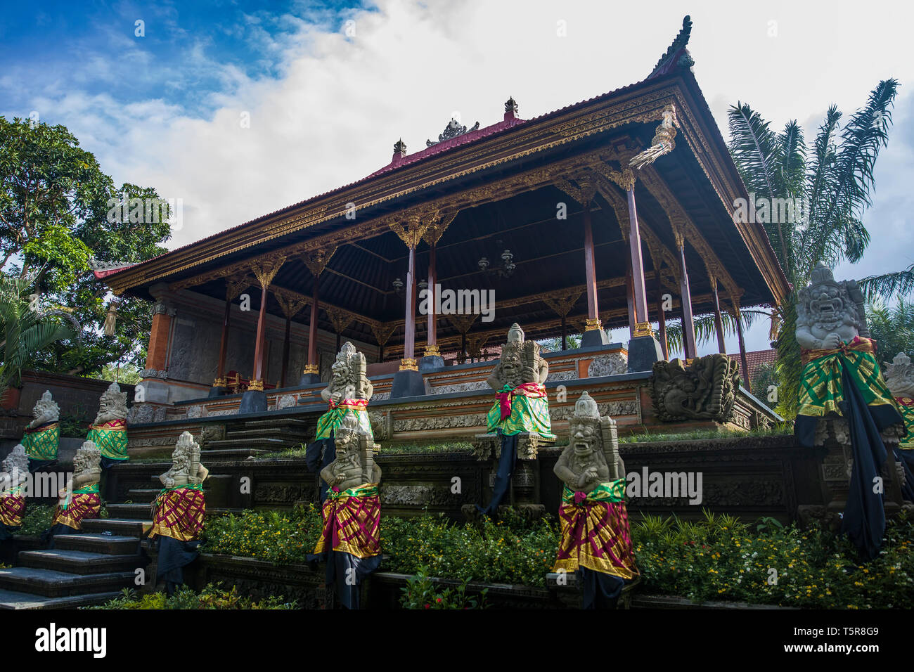 Ubud royal palace hi-res stock photography and images - Alamy