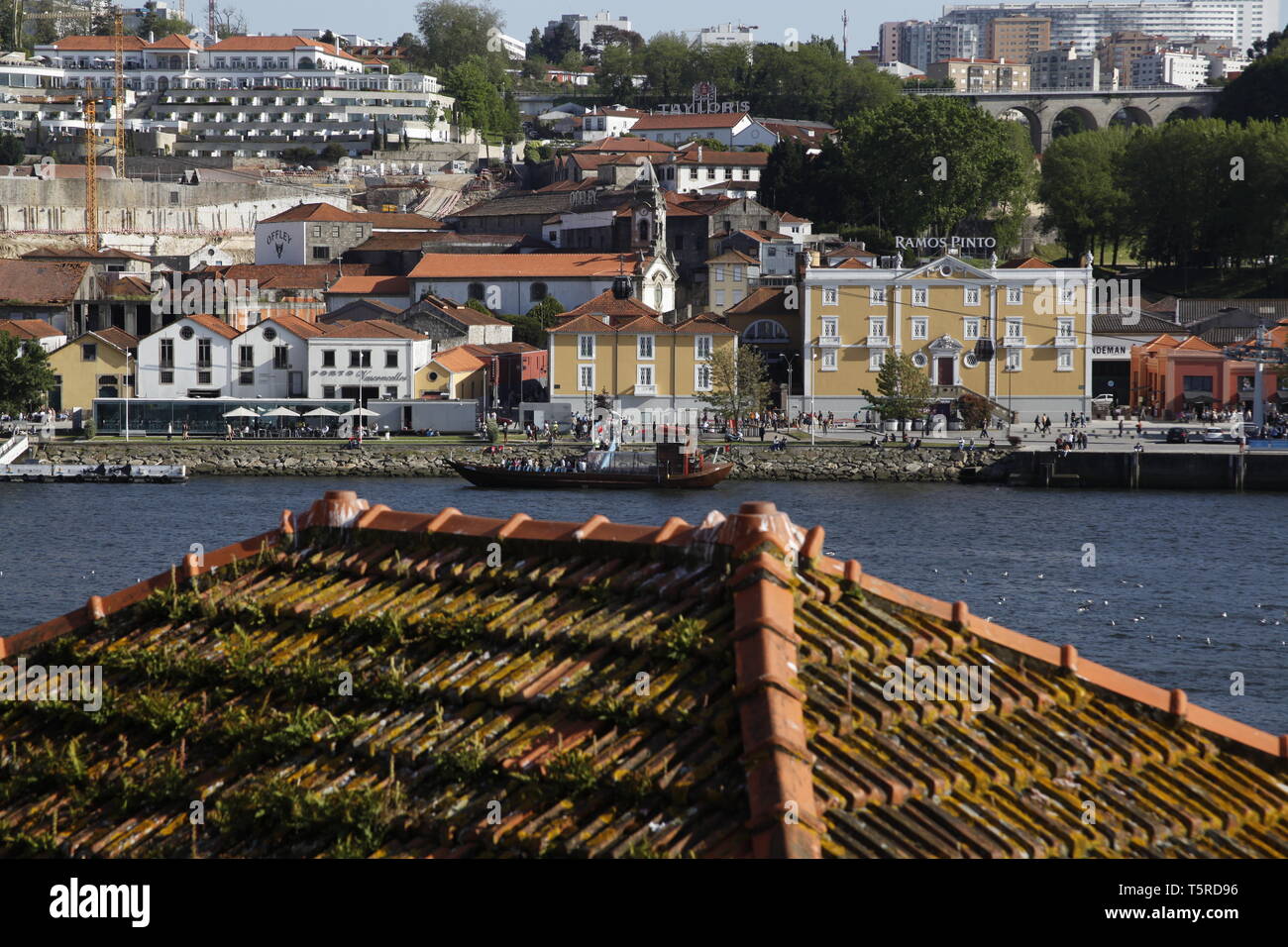 Porto viaduct hi-res stock photography and images - Alamy