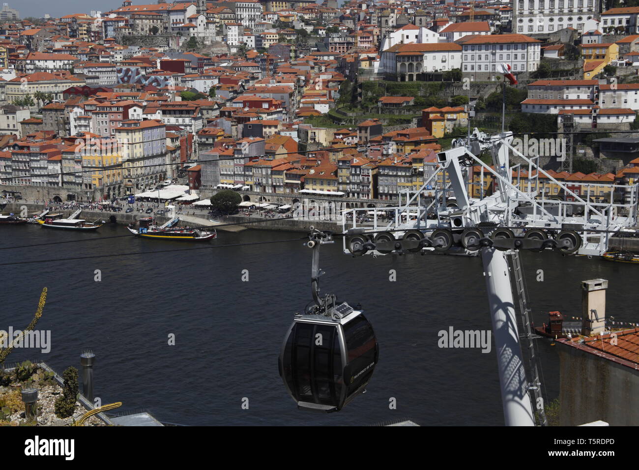 Porto riverfront nightlife hi-res stock photography and images - Alamy