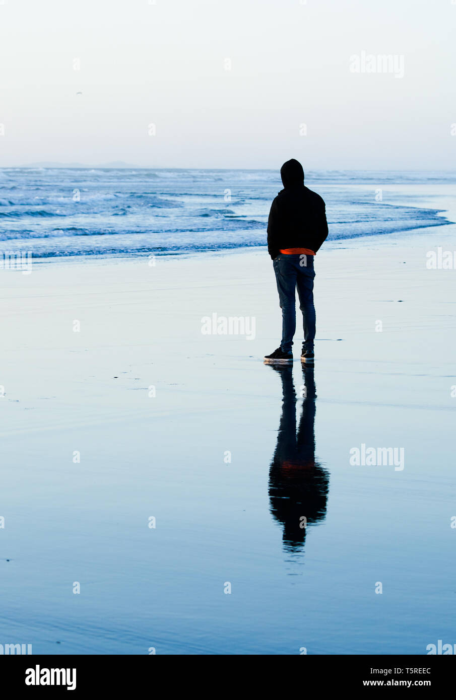 Sad ocean hi-res stock photography and images - Alamy