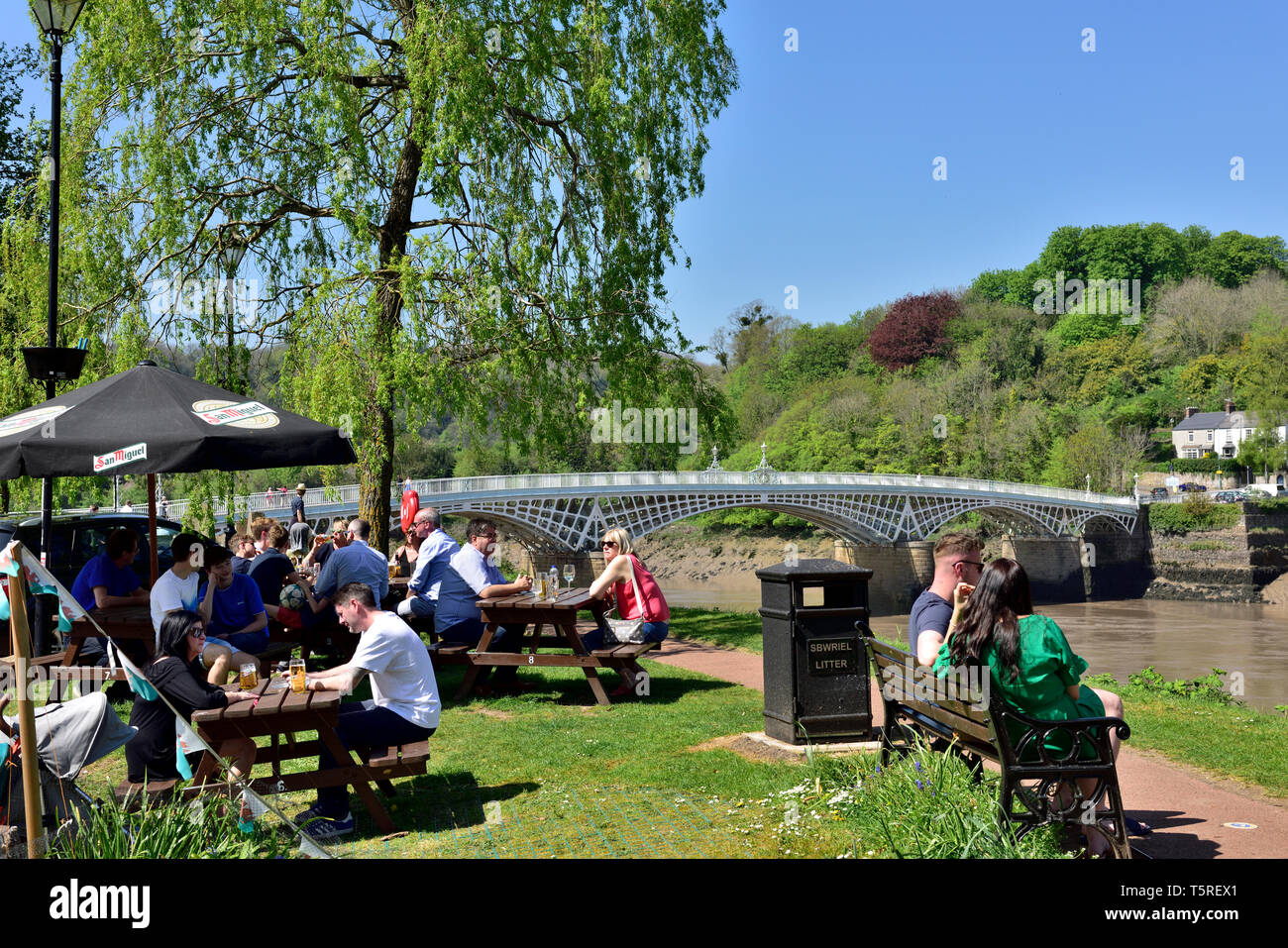 Riverside crossing bridge hi-res stock photography and images - Alamy