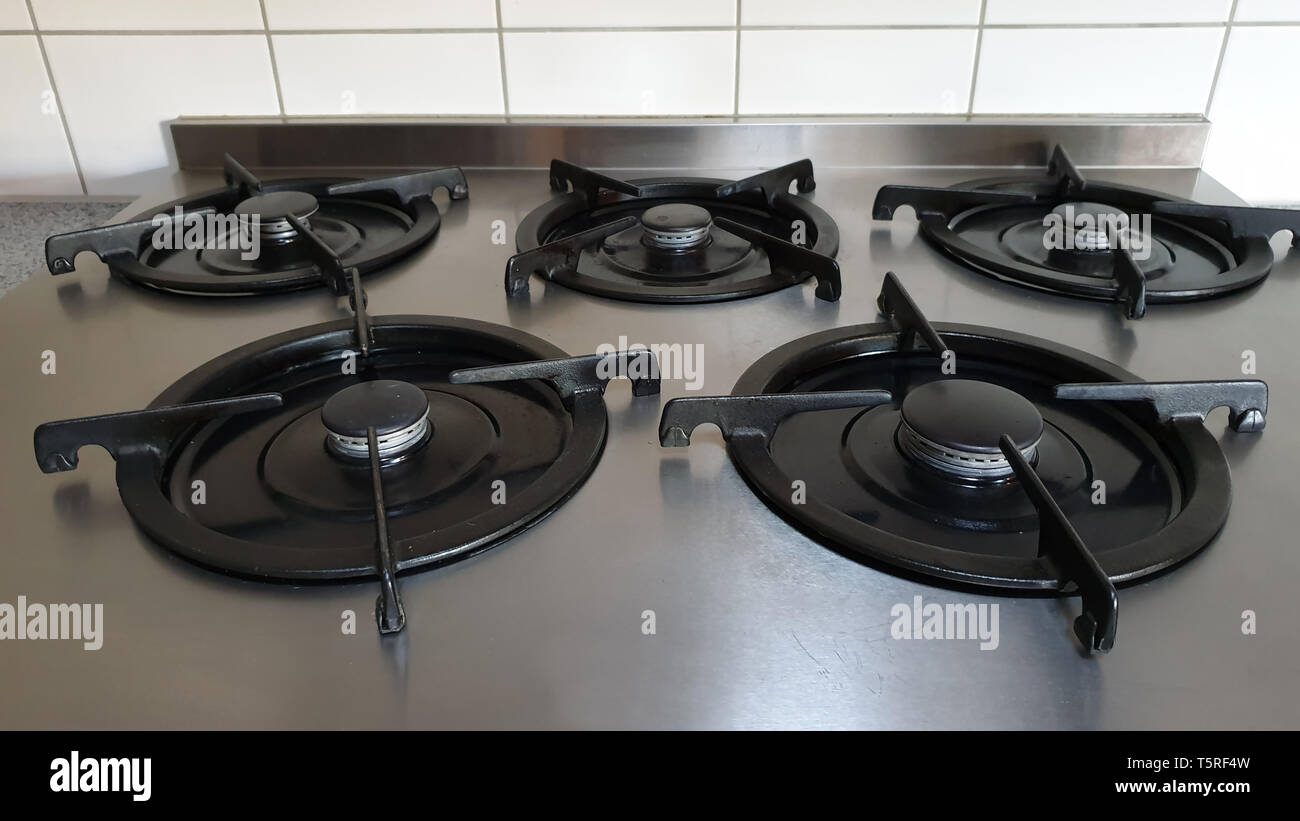 Gas stove with five rings in the kitchen Stock Photo - Alamy