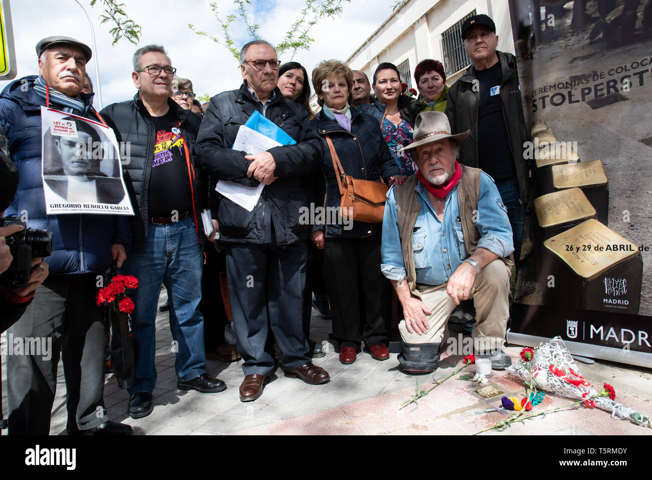 Madrid, Spain. 26th April, 2019. Gunter Demnig and the relatives of the ...