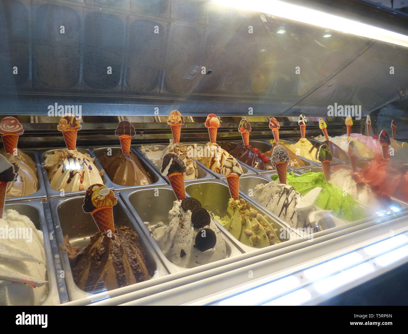 Ice cream display outside shop hi-res stock photography and images - Alamy