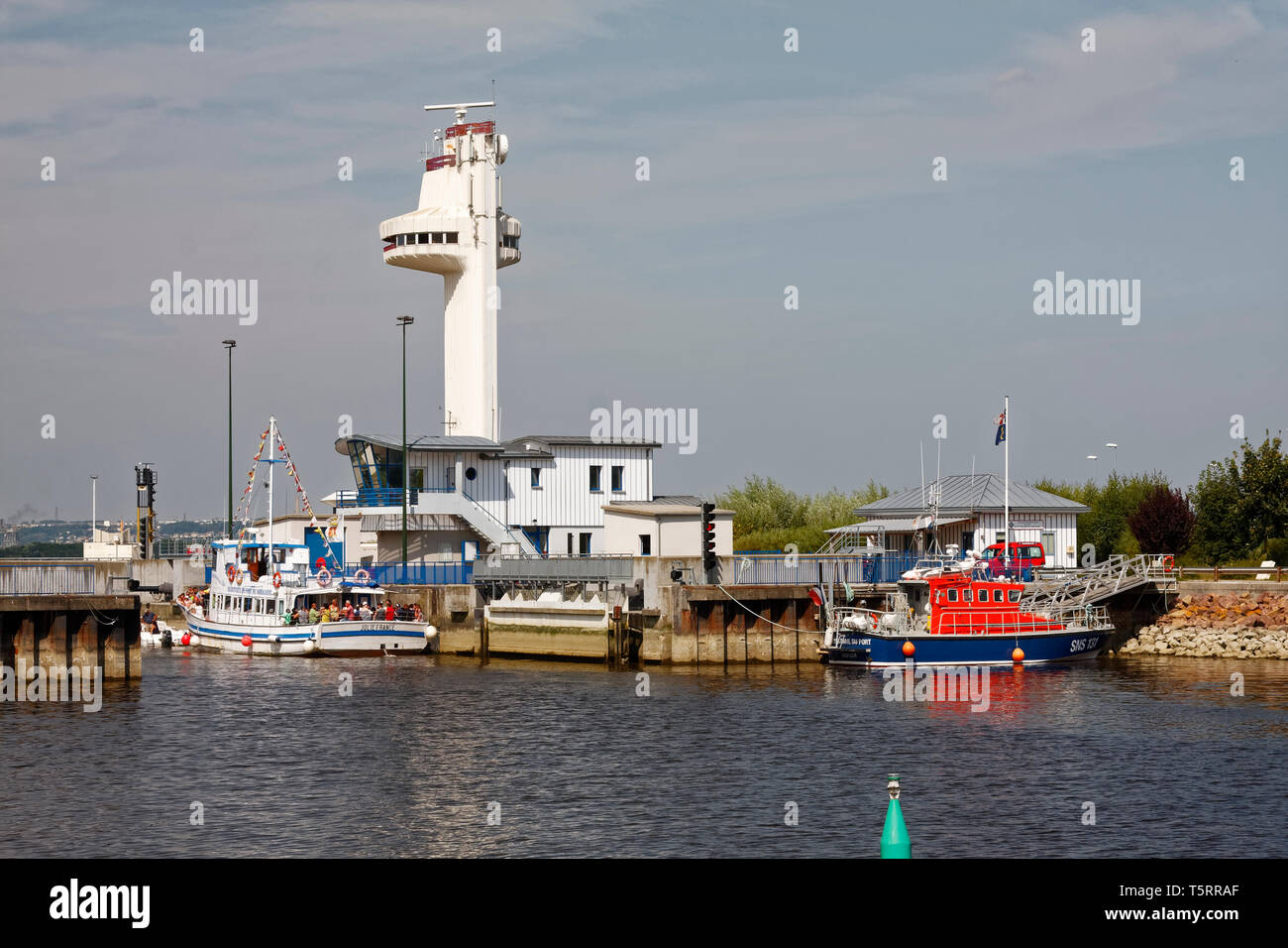 Control boats hi-res stock photography and images - Alamy