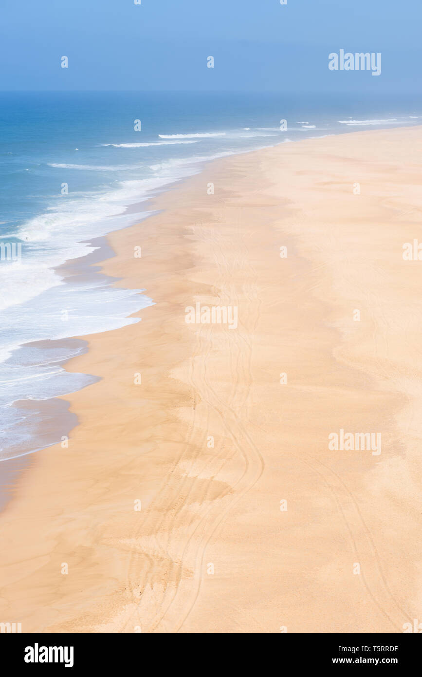 Wide empty sandy ocean beach birds eye view Stock Photo - Alamy