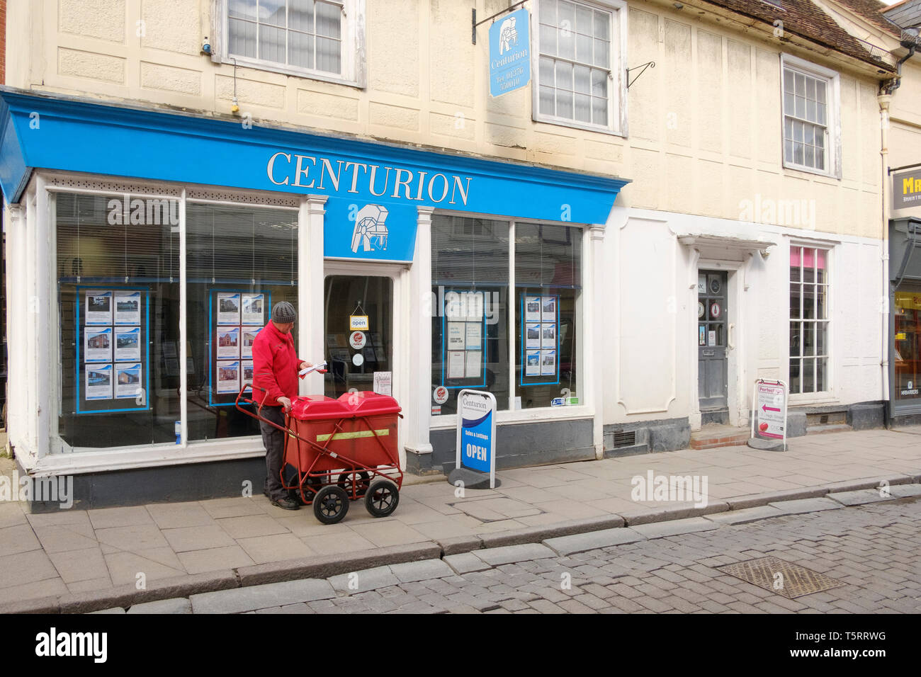 Royal mail delivery man hi-res stock photography and images - Alamy