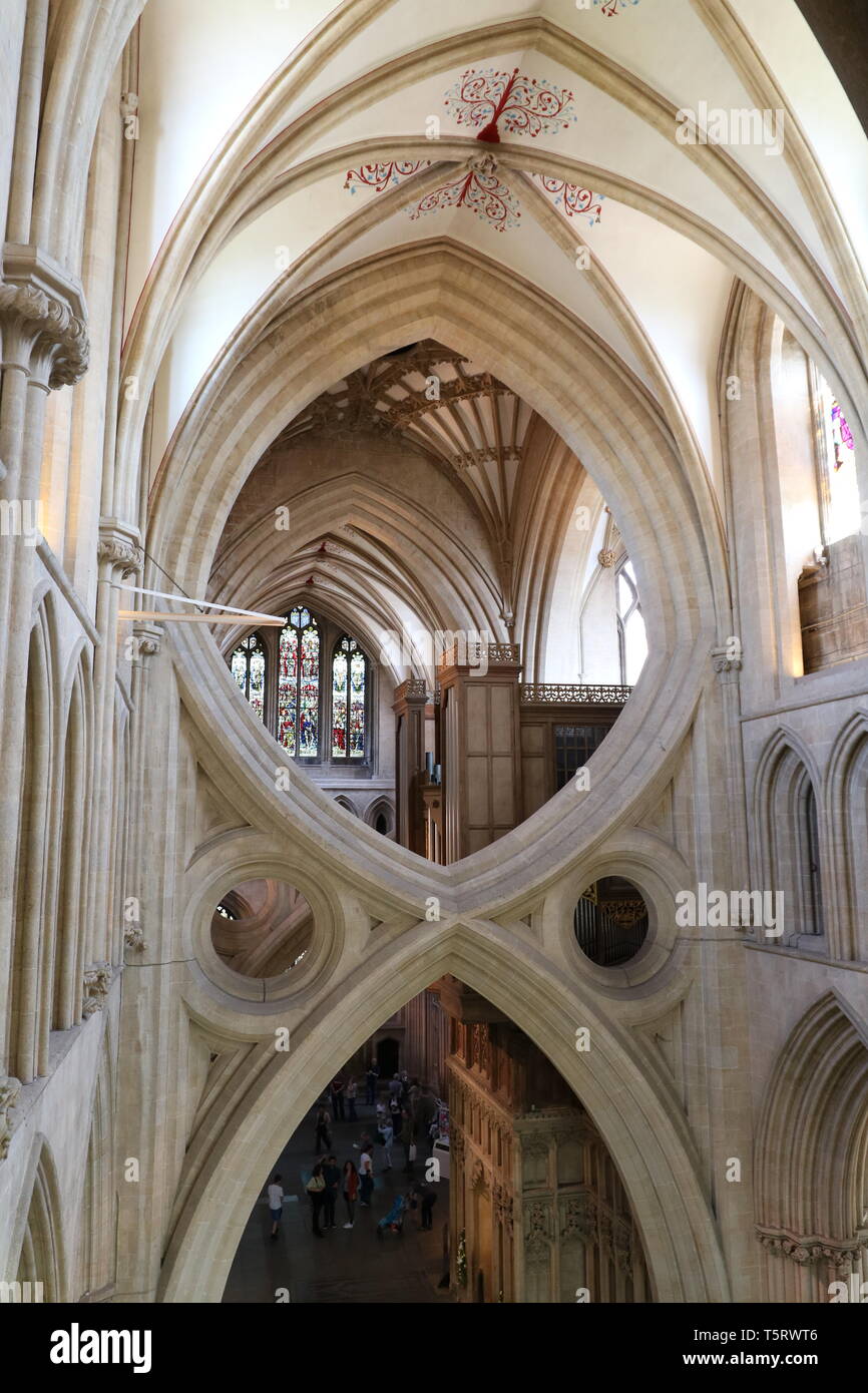 Salisbury cathedral altar hi-res stock photography and images - Alamy