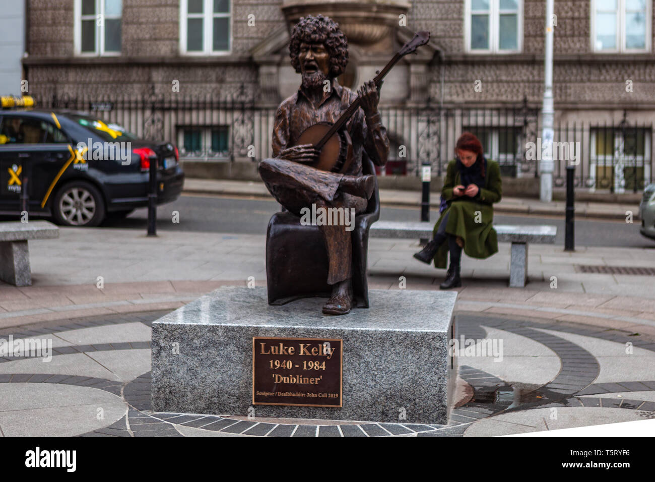 Dublin, Ireland – March 2019 Statue of Dublin-born singer Luke Kelly in ...