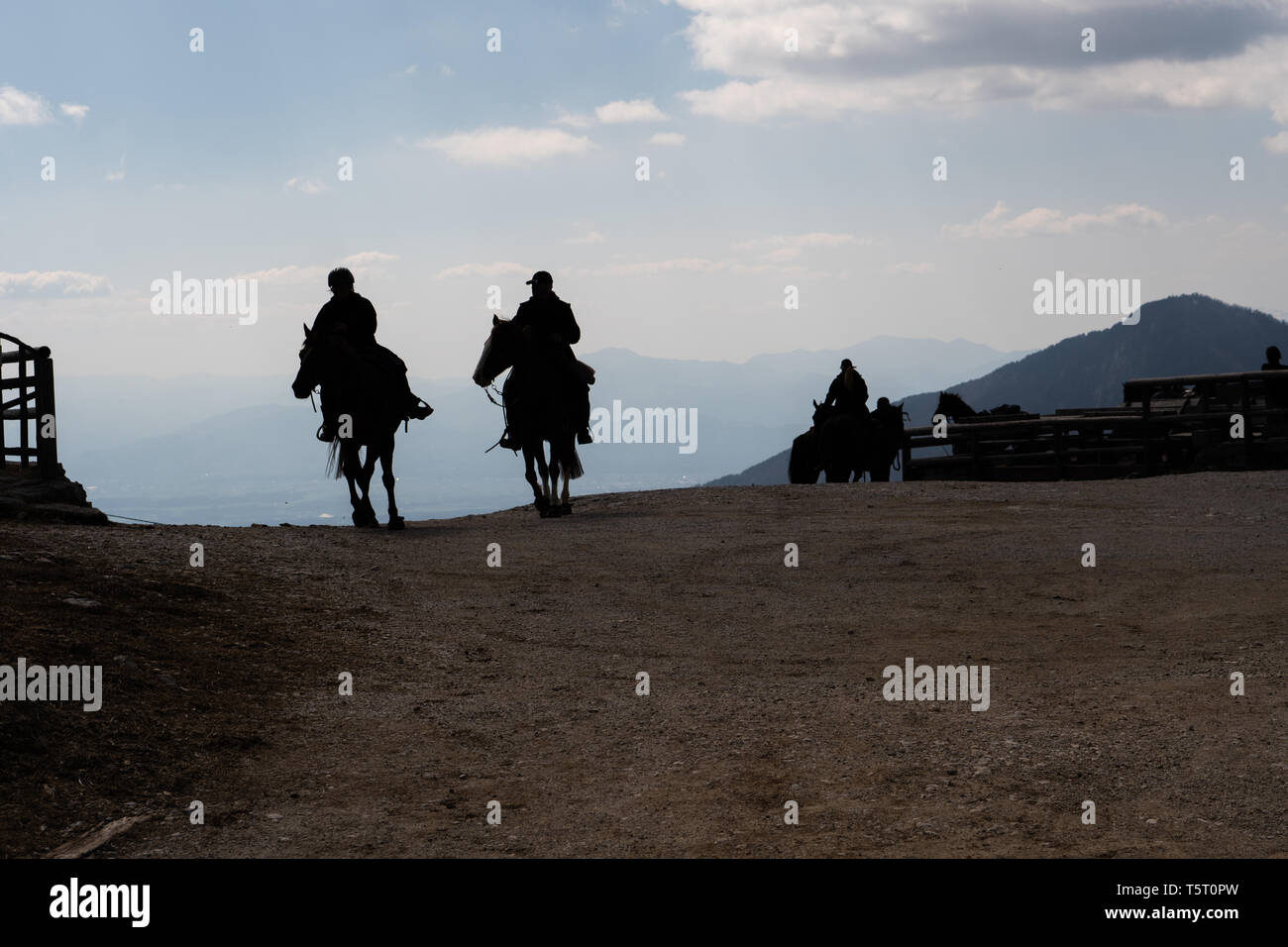 Cowboy walking photo hi-res stock photography and images - Alamy