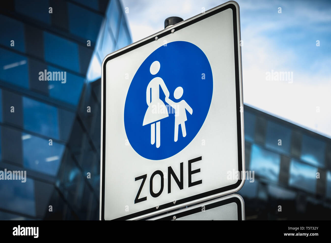 Pedestrian zone sign hi-res stock photography and images - Alamy
