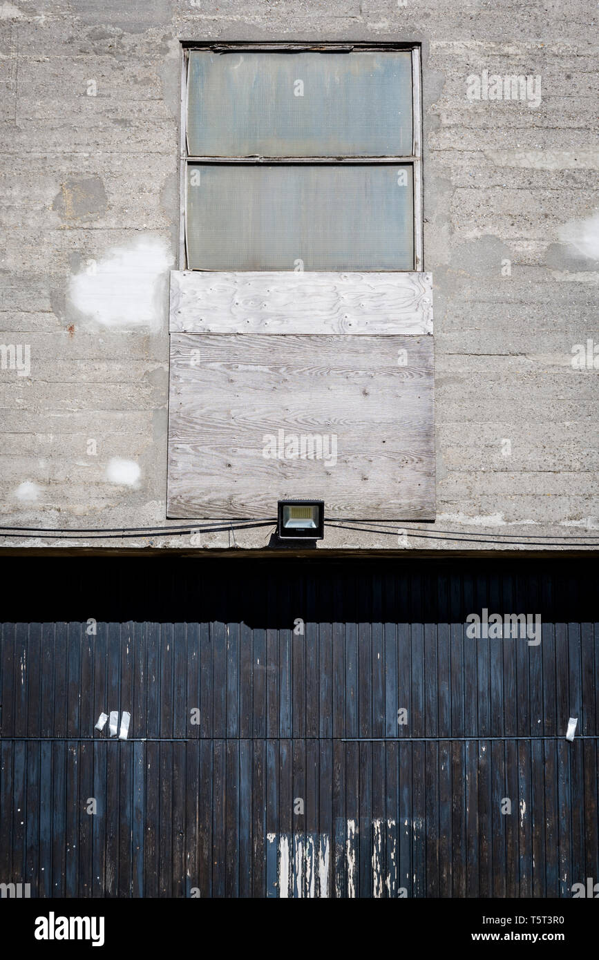 Run down building texture hi-res stock photography and images - Alamy