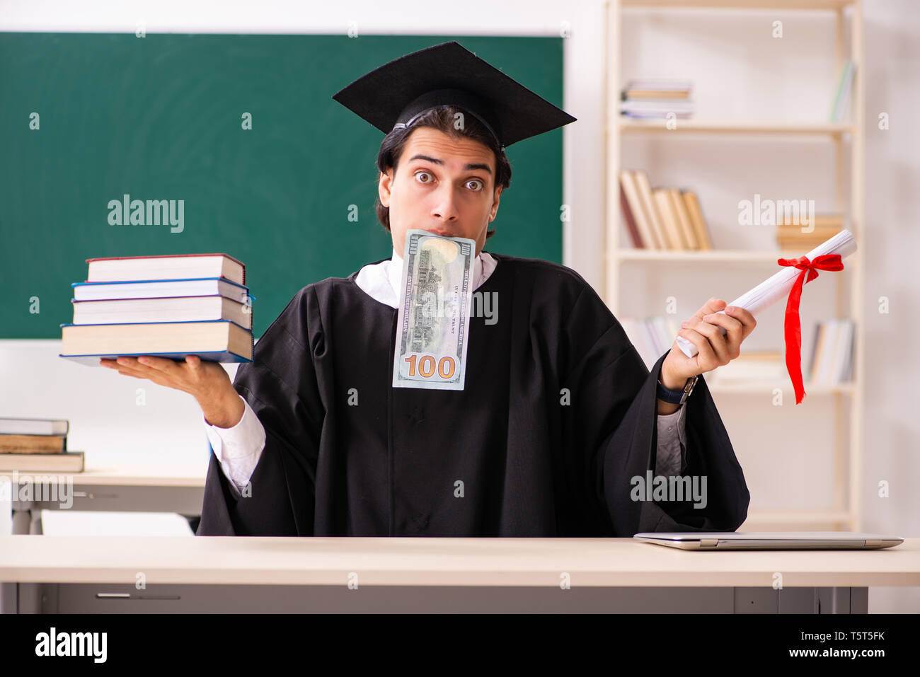 Mba graduate money hi-res stock photography and images - Alamy