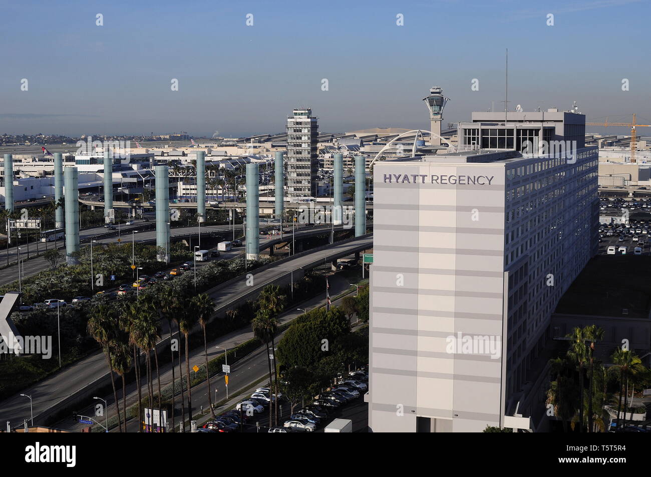 ENTRANCEWAY TO LAX - LOS ANGELES INTERNATIONAL AIRPORT Stock Photo - Alamy