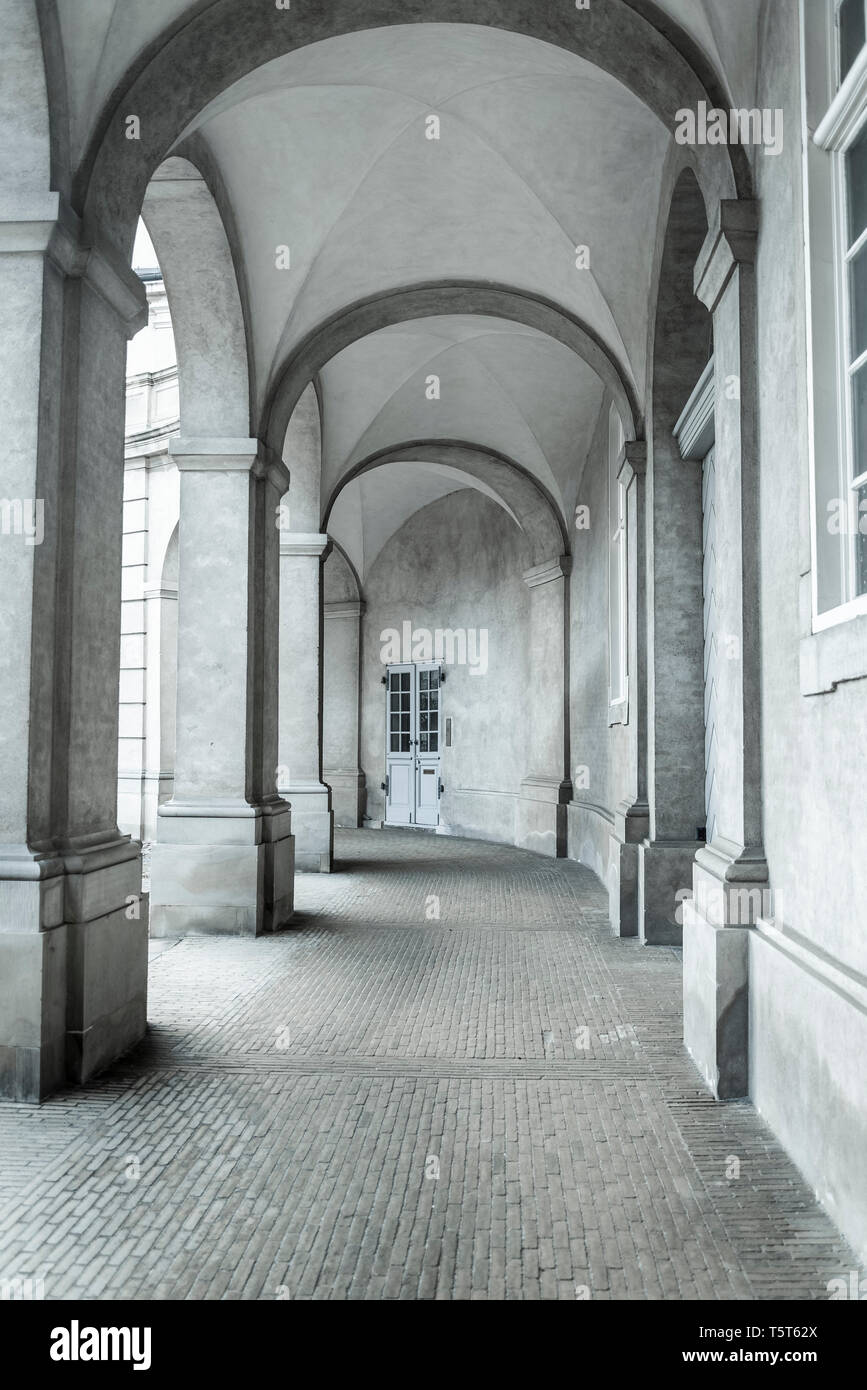 Open arcade gallery hi-res stock photography and images - Alamy