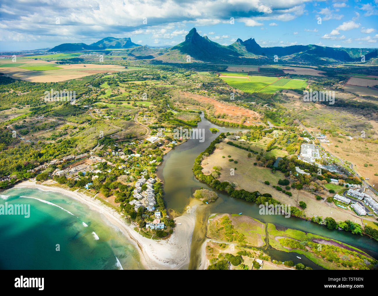 Aerial view of Mauritius island panorama and beautiful blue lagoon ...