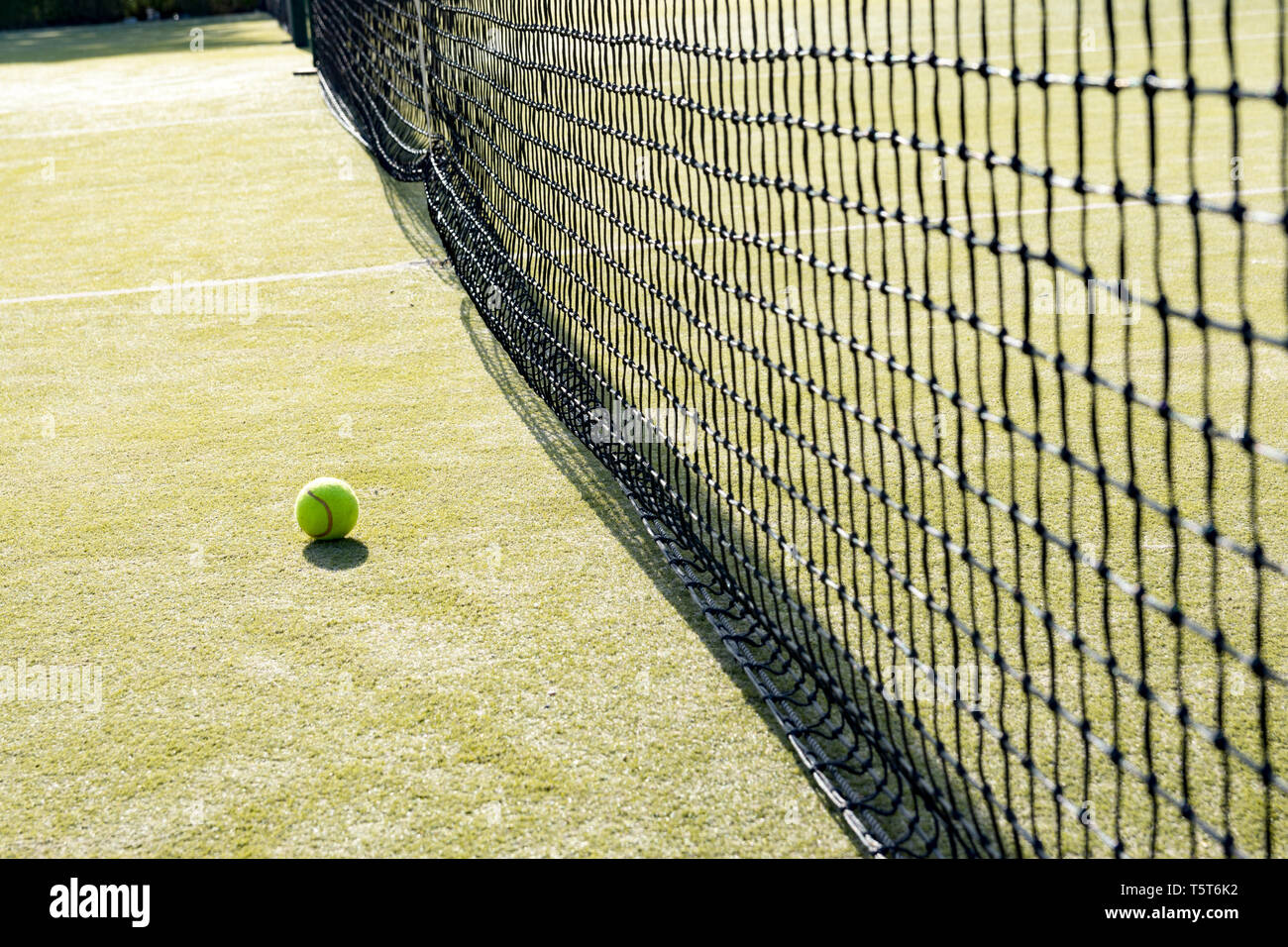 Tennis court low angle ball hi-res stock photography and images - Alamy