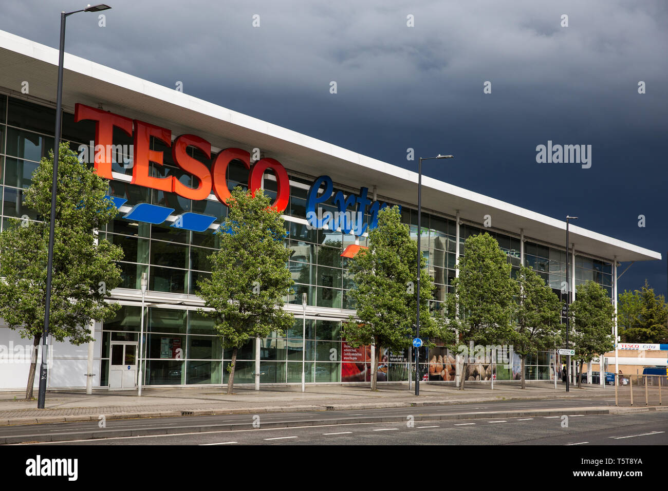 Slough, UK. 26th April 2019. Storm clouds pass over a branch of Tesco ...