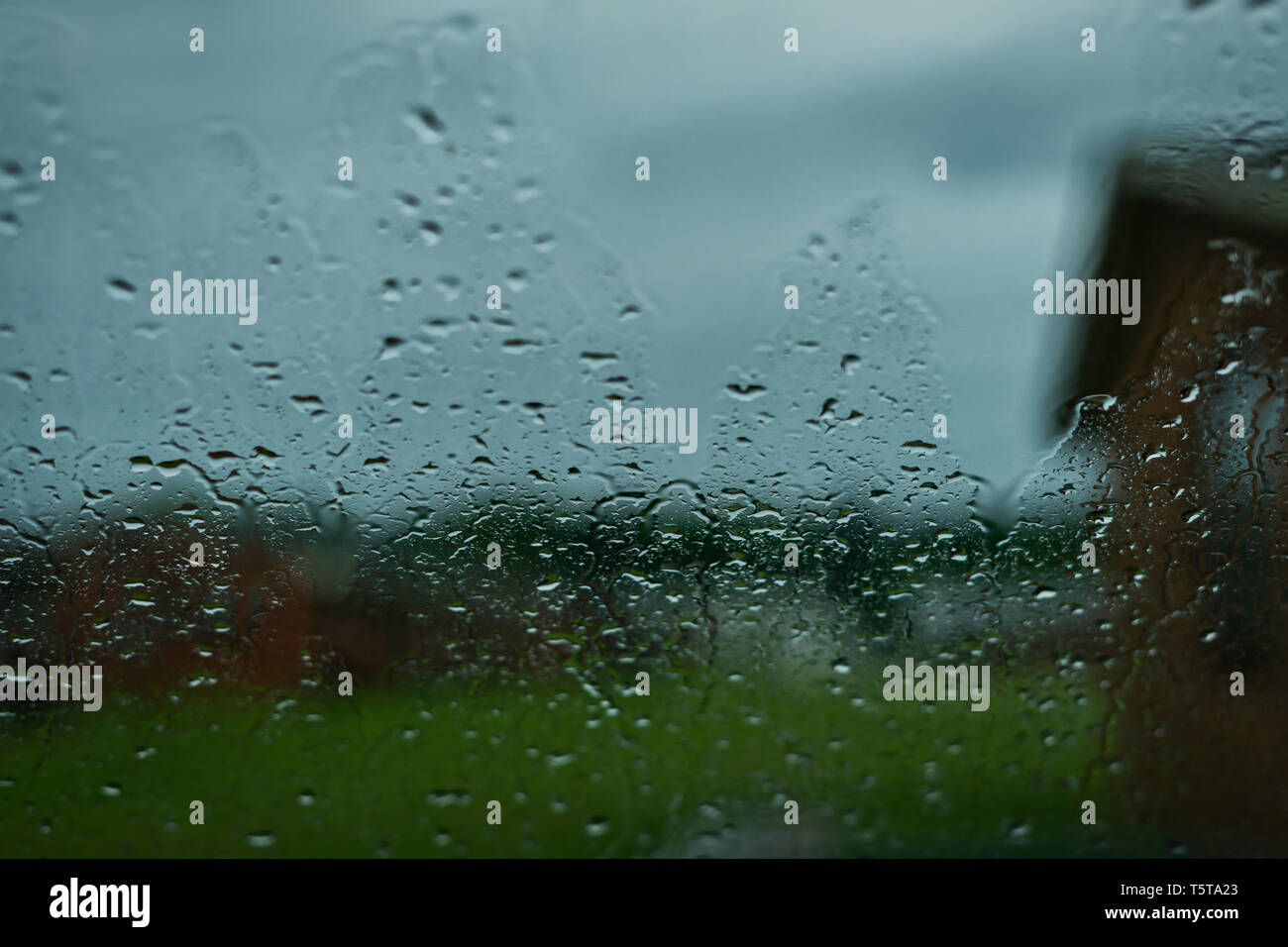 Rain window falling hi-res stock photography and images - Alamy
