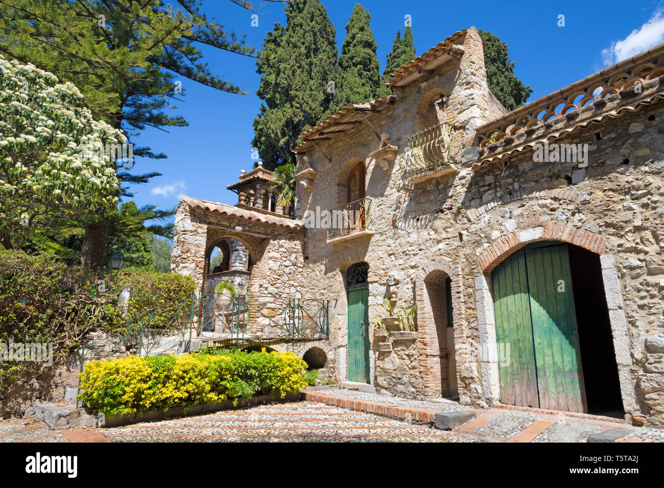 Taormina architecture hi-res stock photography and images - Alamy