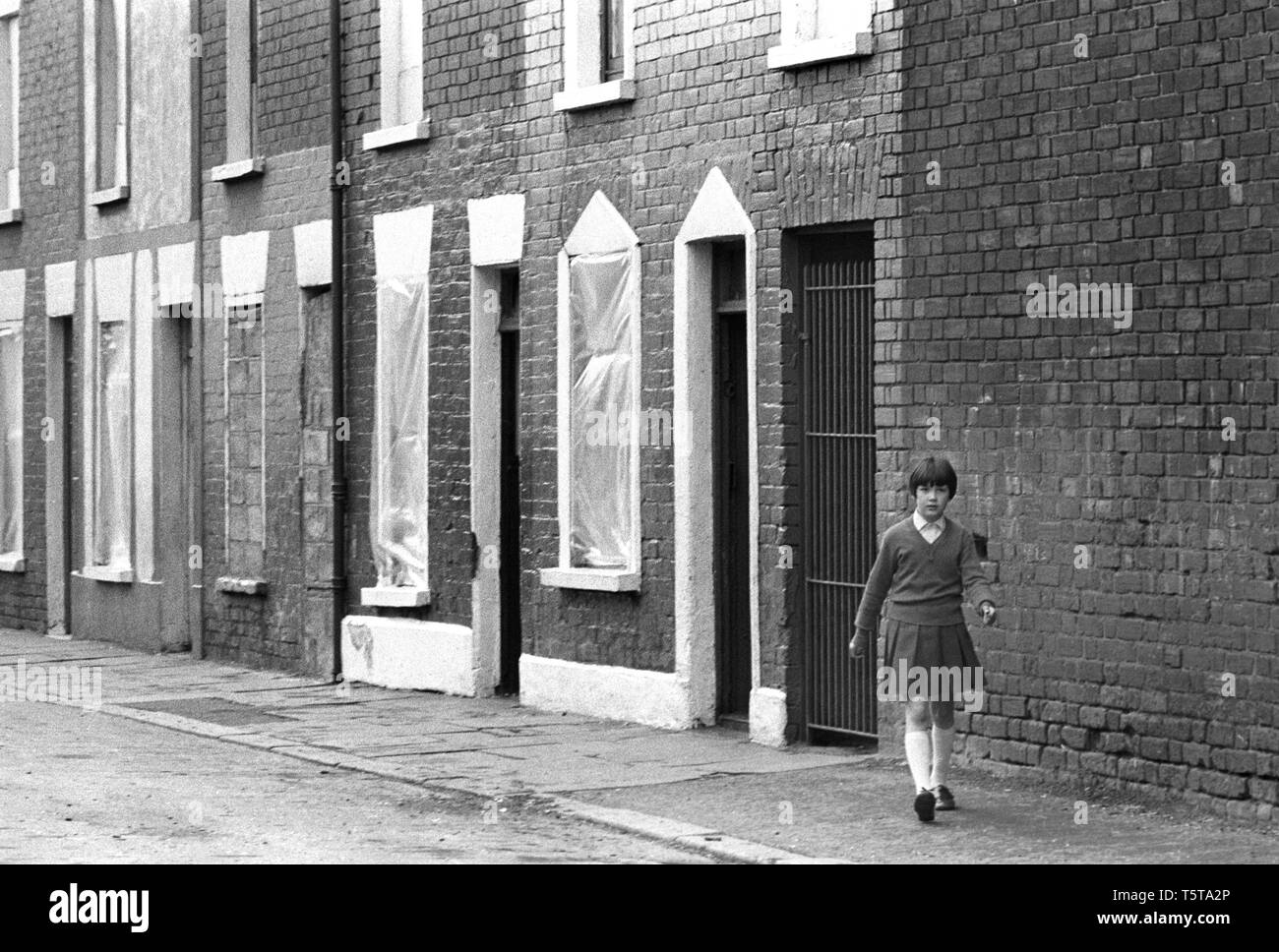 Belfast 1980s hi-res stock photography and images - Alamy