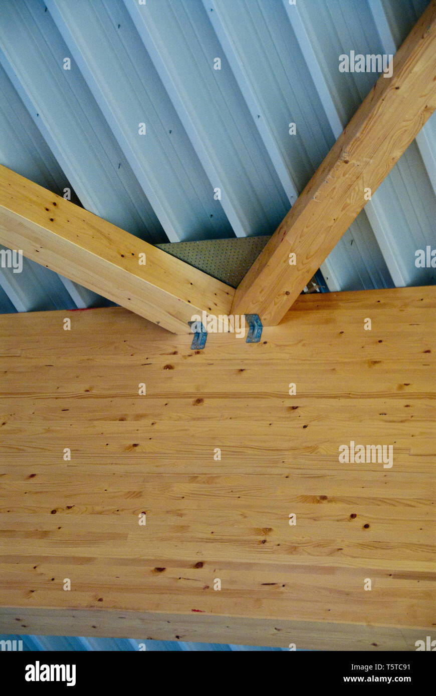 King post roof truss hi-res stock photography and images - Alamy