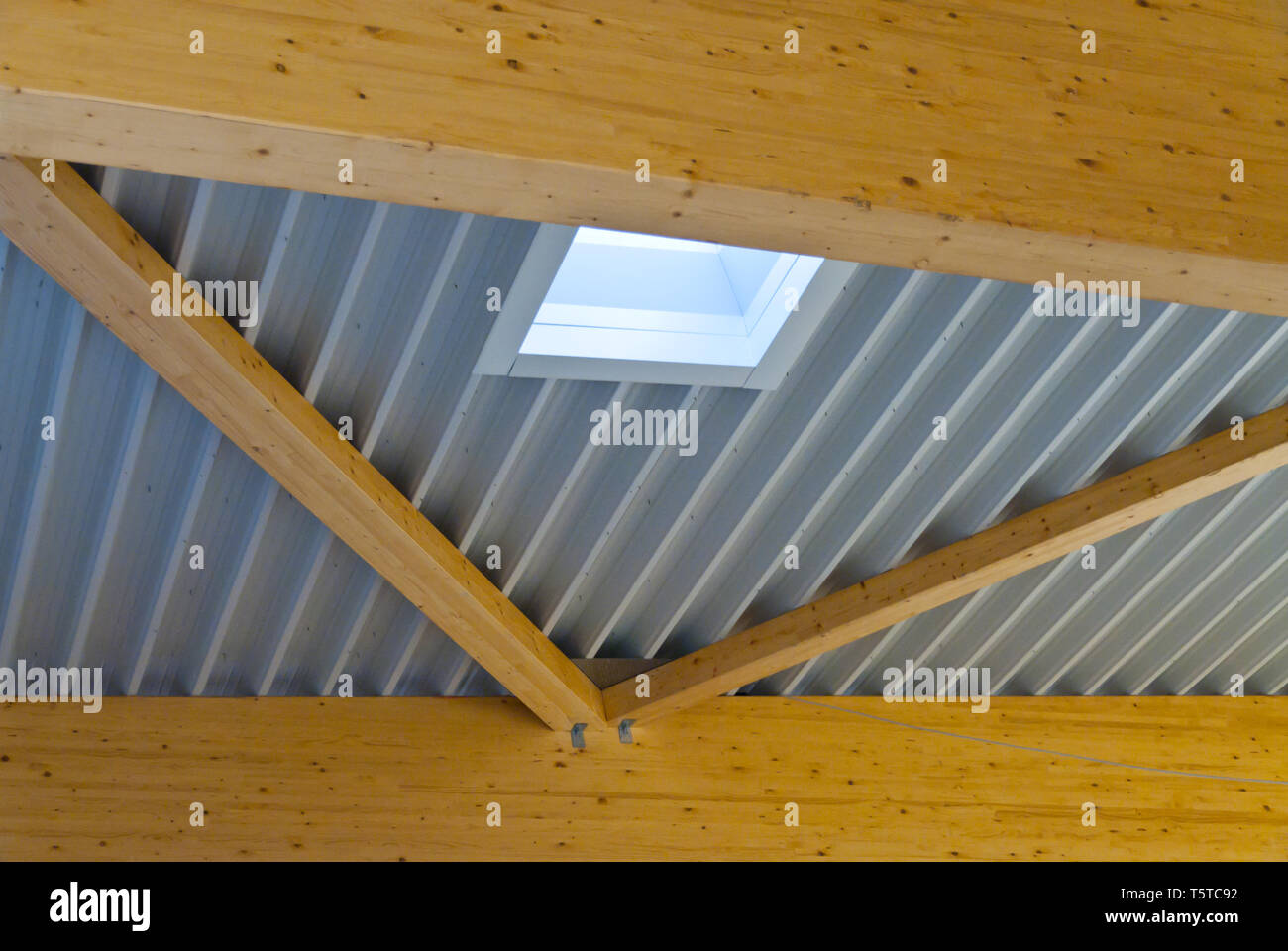 King post truss hi-res stock photography and images - Alamy