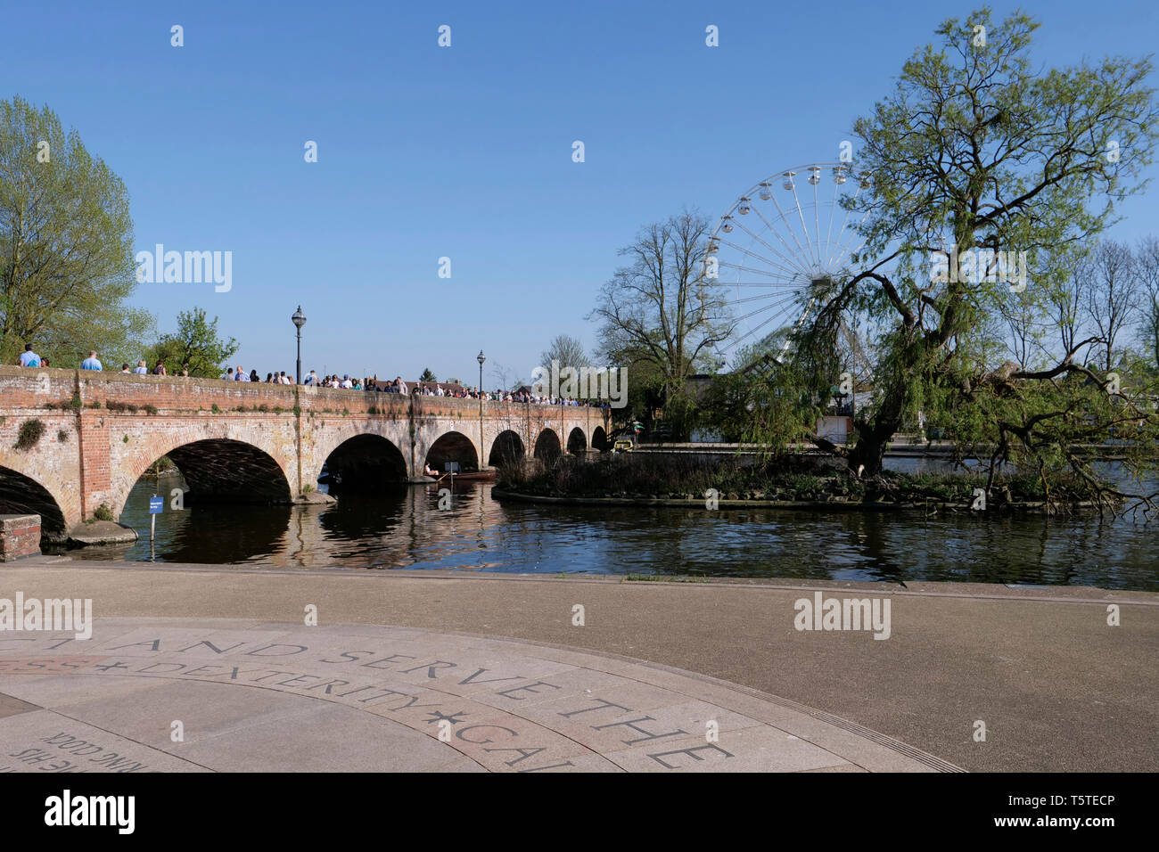 Bridge over river avon stratford hi-res stock photography and images ...