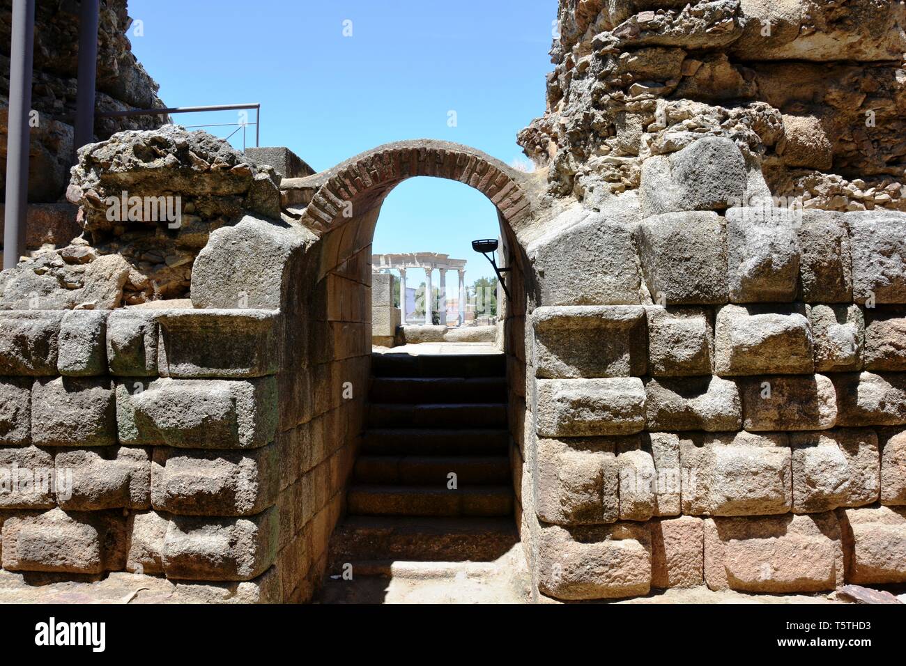 Collapse of the arch hi-res stock photography and images - Alamy