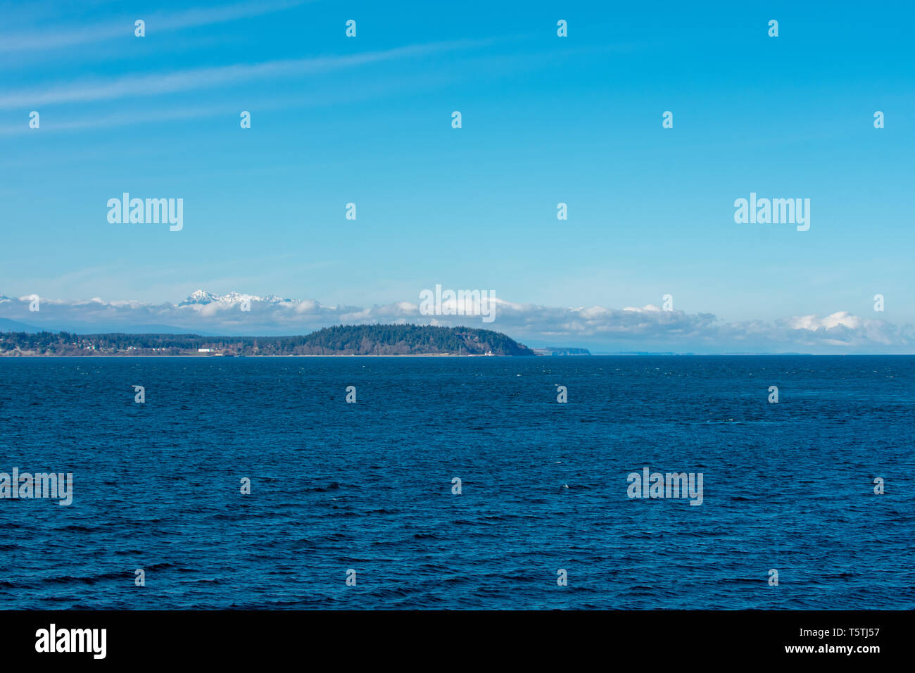 Beautiful mountains beyond horizon hi-res stock photography and images ...