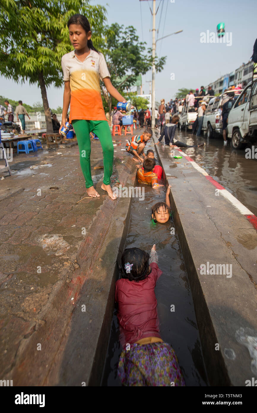 Burmese street children hi-res stock photography and images - Alamy