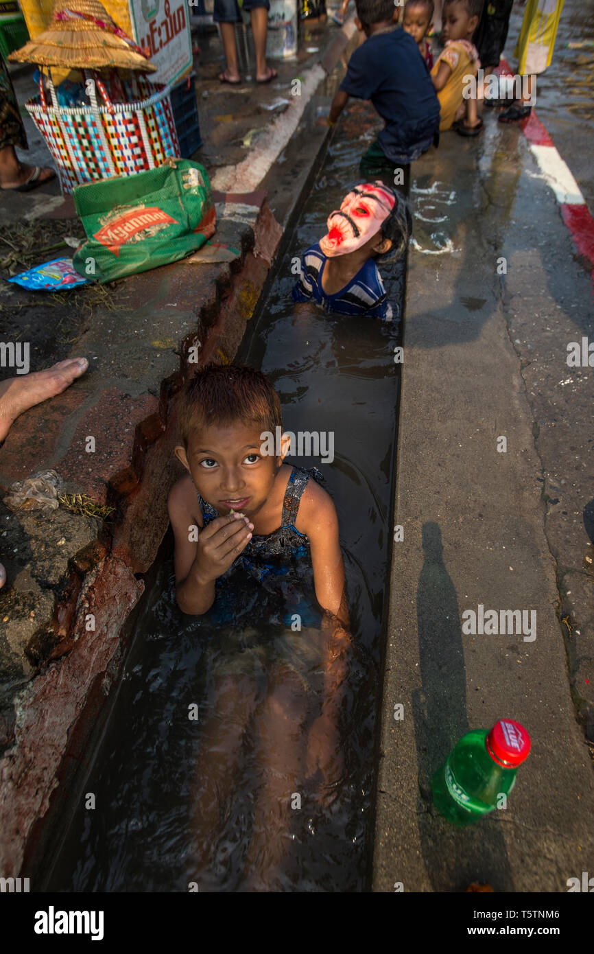 Mandalay children hi-res stock photography and images - Alamy