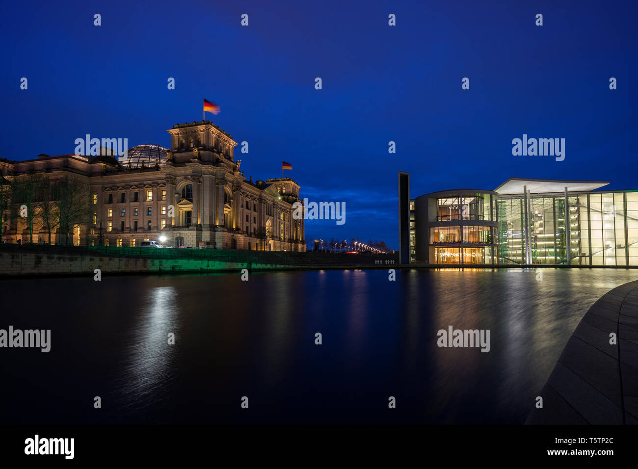 Dome of the reichstag at night hi-res stock photography and images - Alamy
