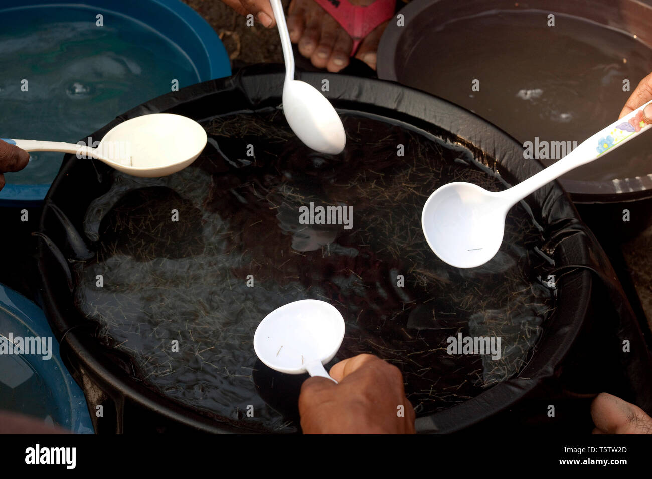 Bangladeshi fishermen fishing hi-res stock photography and images - Alamy