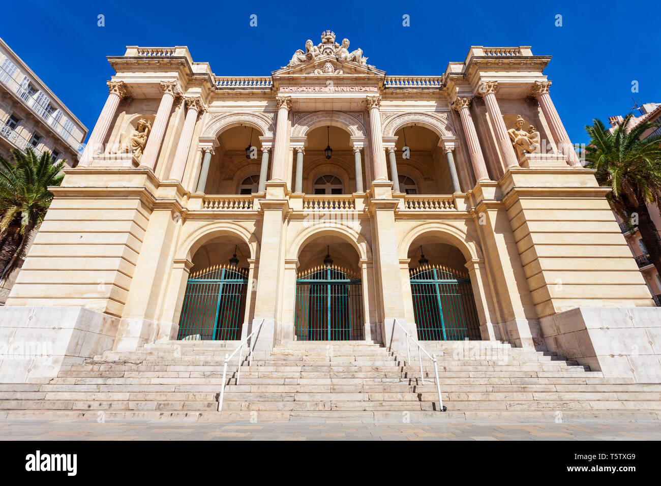 Opera house in yellow hi-res stock photography and images - Alamy
